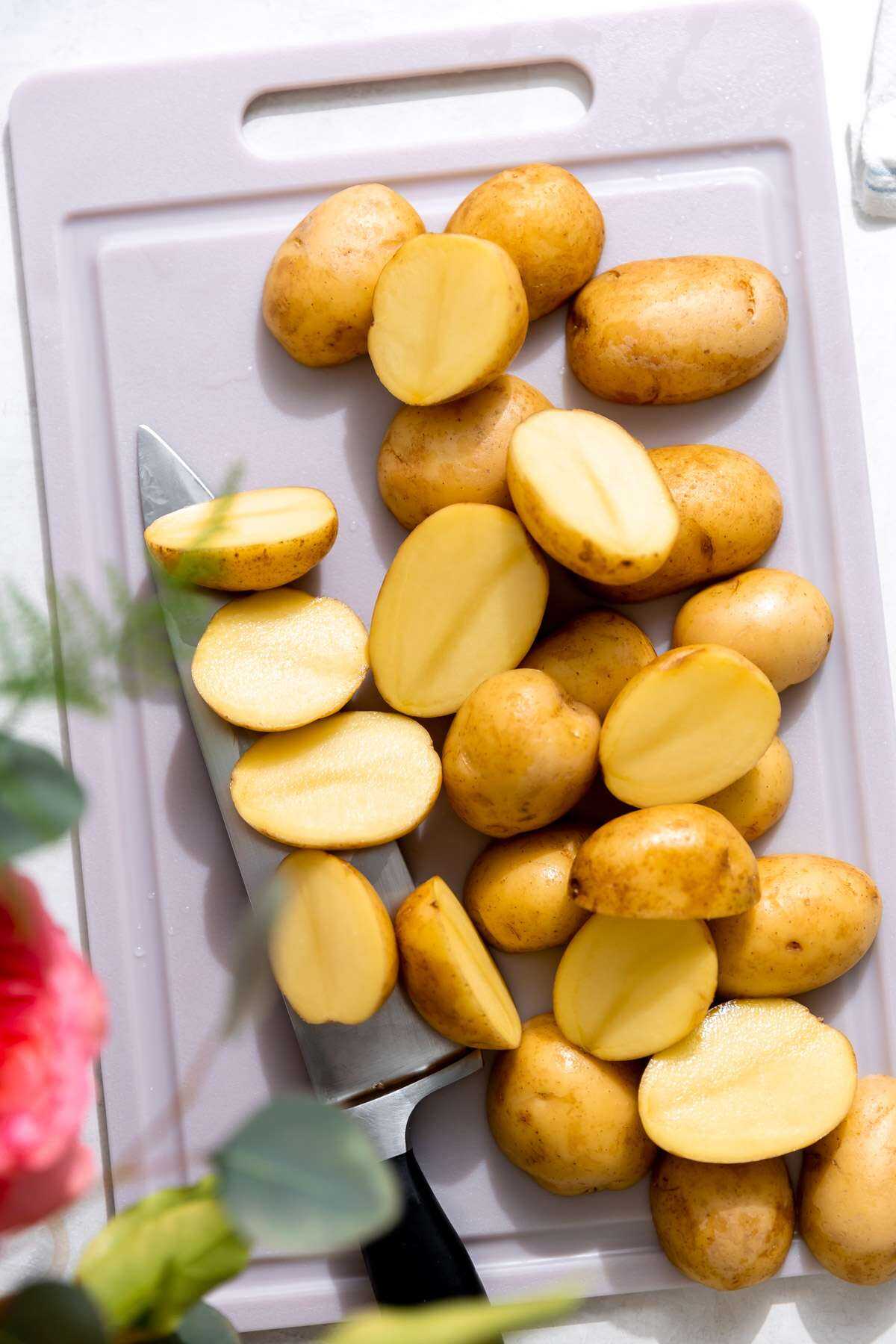 Crispy Parmesan Potatoes (Easy + Oven Roasted)